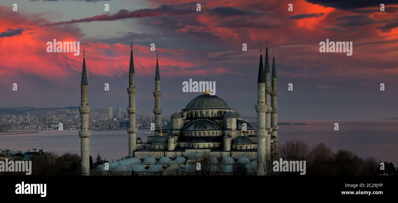 Istanbul blue mosque water hi-res stock photography and images - Alamy