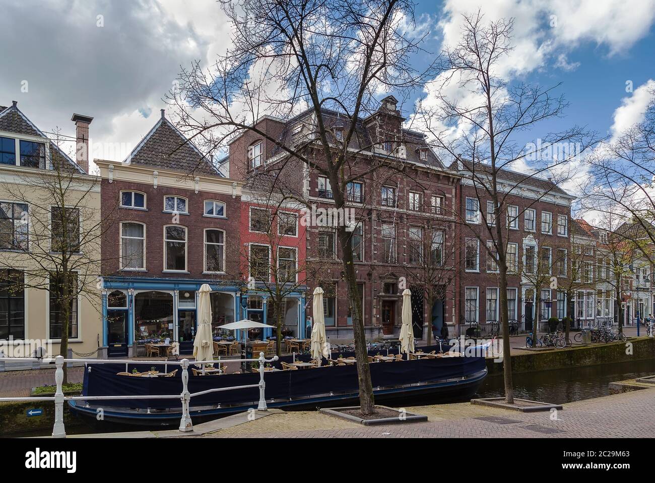 Delft old canal hi-res stock photography and images - Alamy