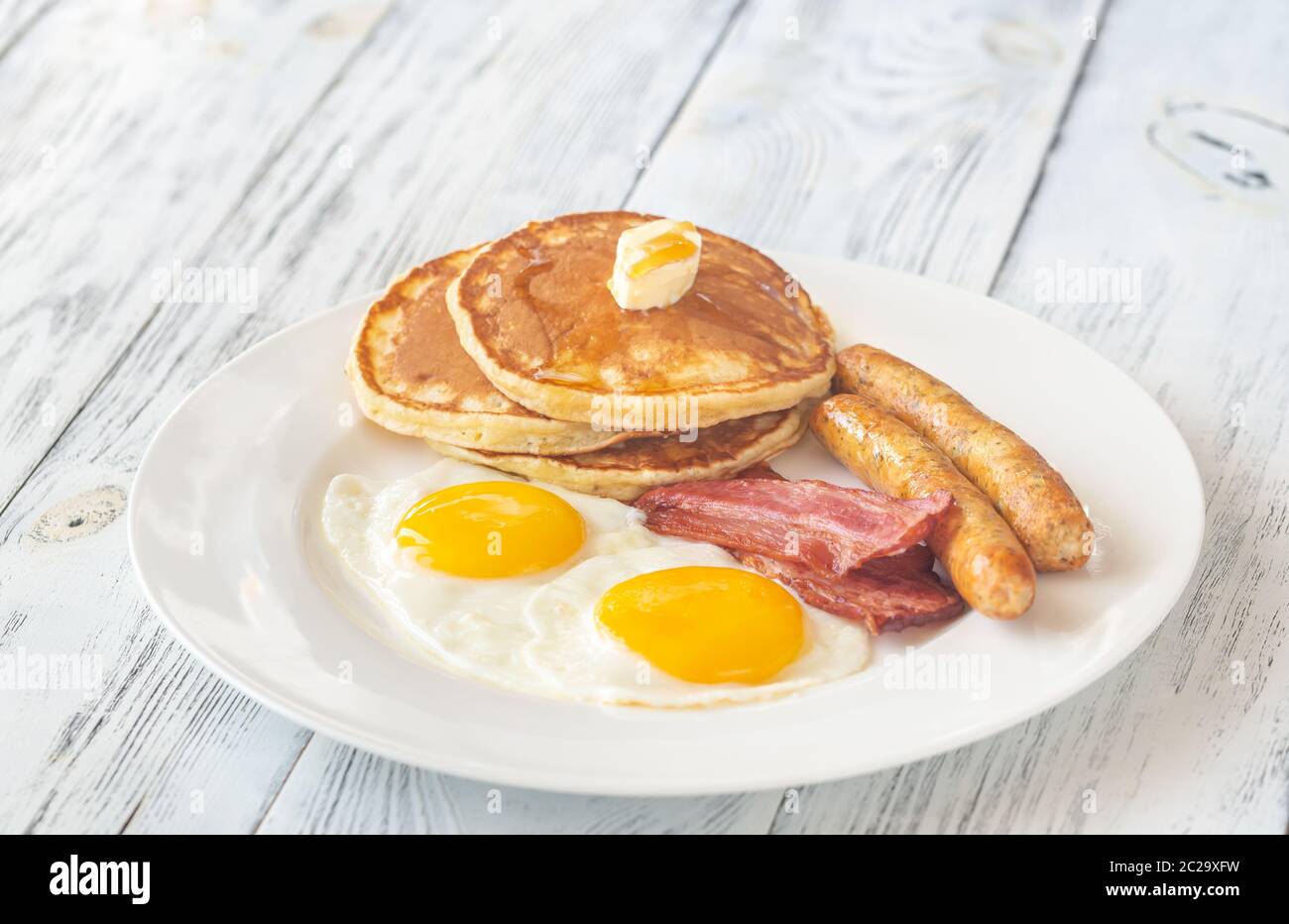 Portion of traditional American breakfast Stock Photo - Alamy
