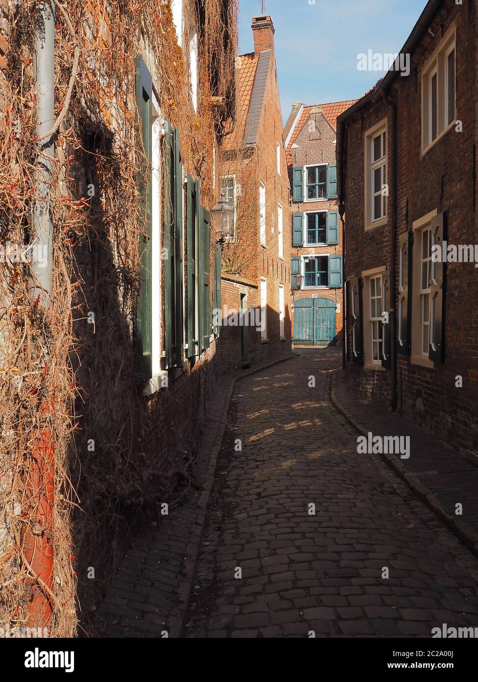 Narrow building architecture hi-res stock photography and images - Alamy