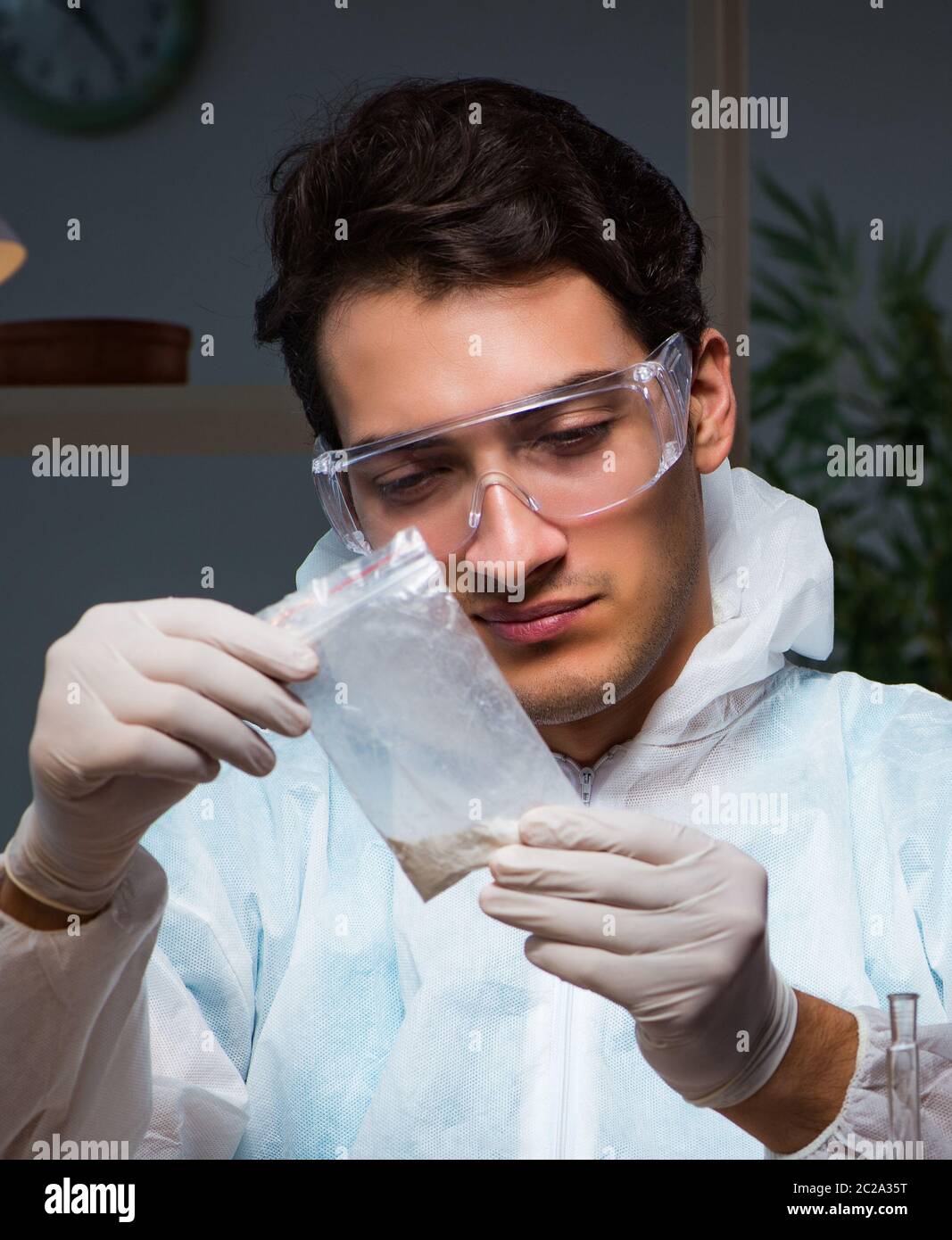 Medicine drug researcher working in lab Stock Photo - Alamy