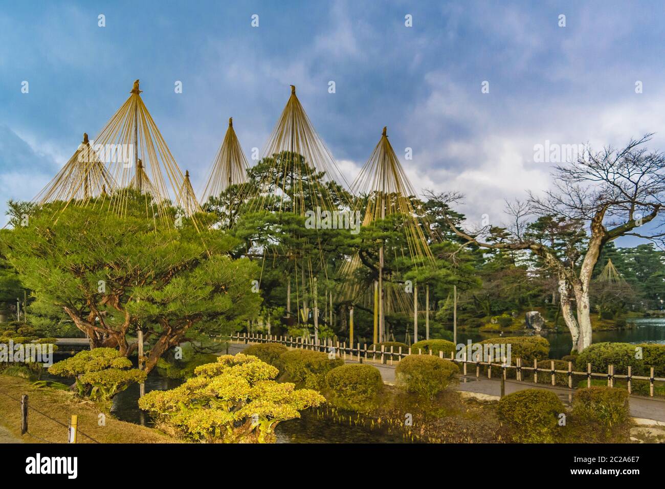 Kenroku en garden hi-res stock photography and images - Alamy