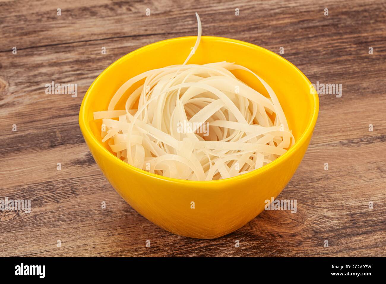 Boiled rice noodle ready for cooking Stock Photo - Alamy