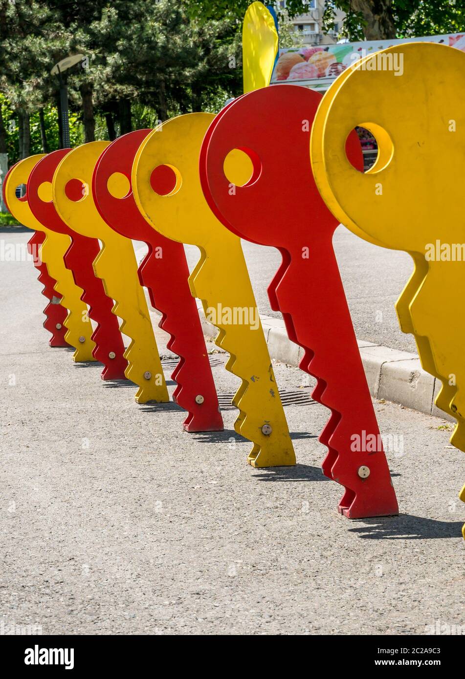 Keys in array hi-res stock photography and images - Alamy