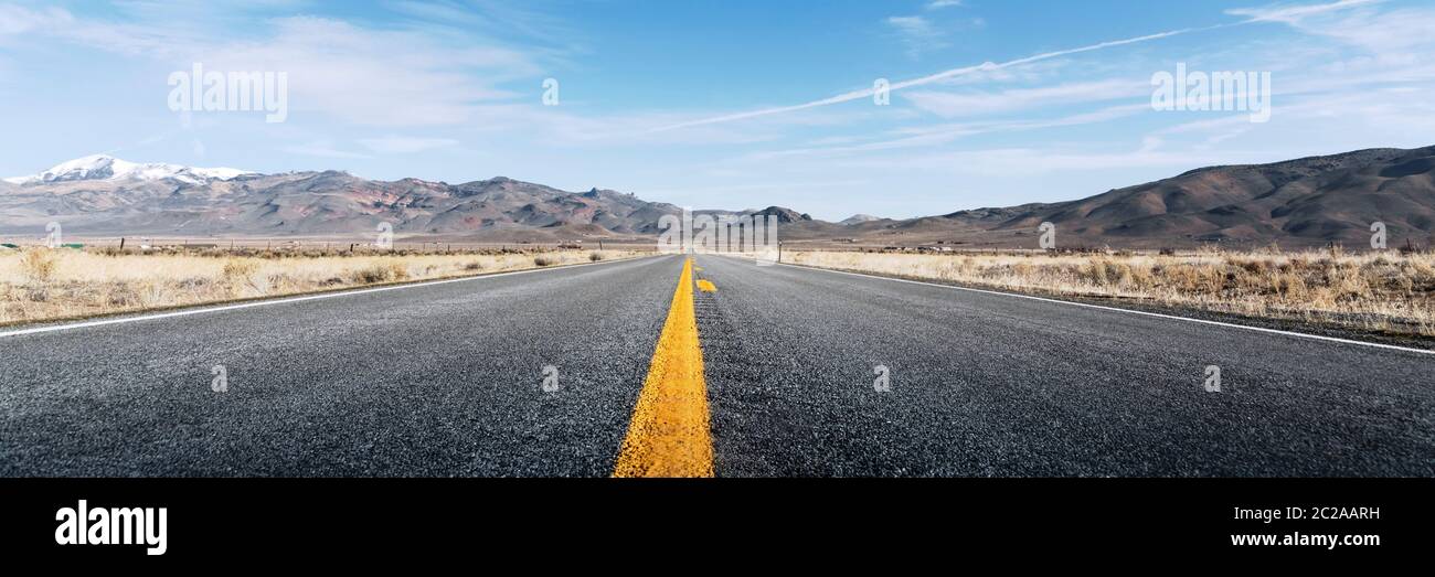 Straight road sky hi-res stock photography and images - Alamy