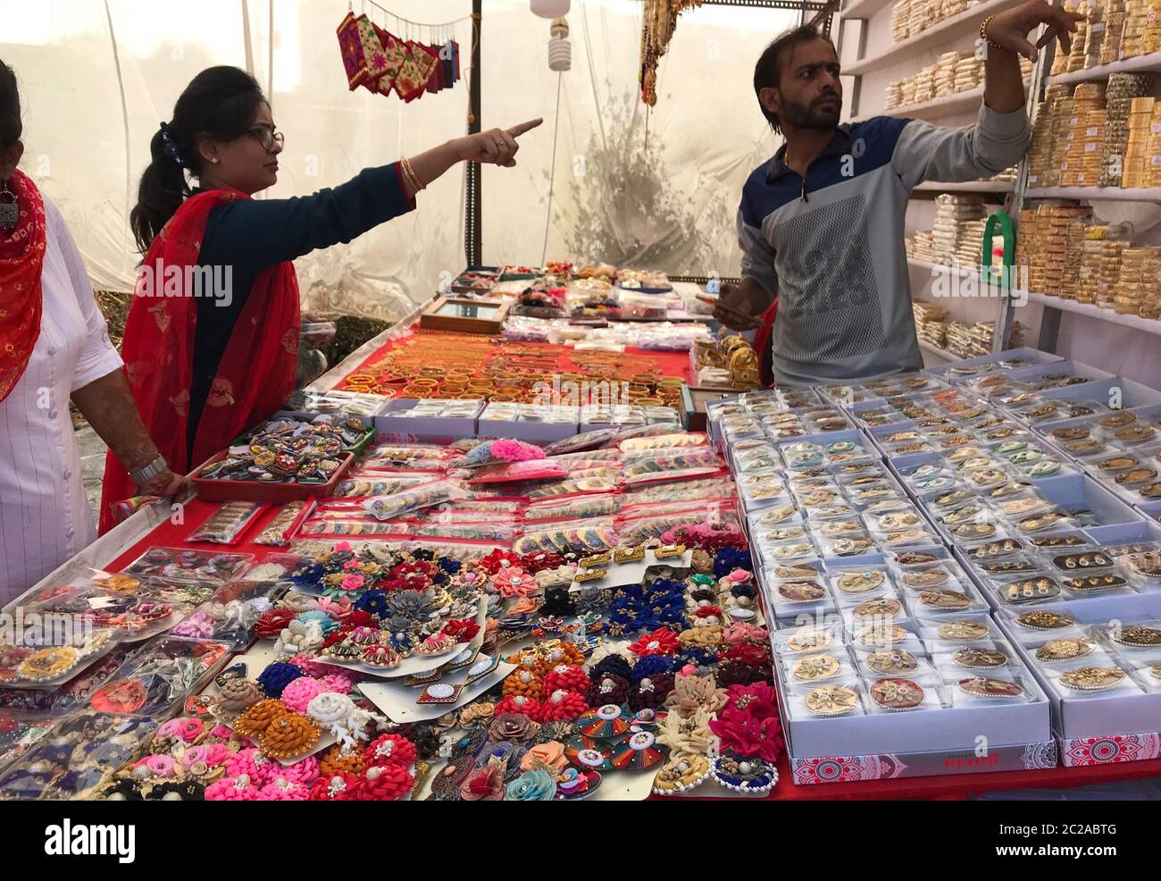 India local jewellery shop hi-res stock photography and images - Alamy