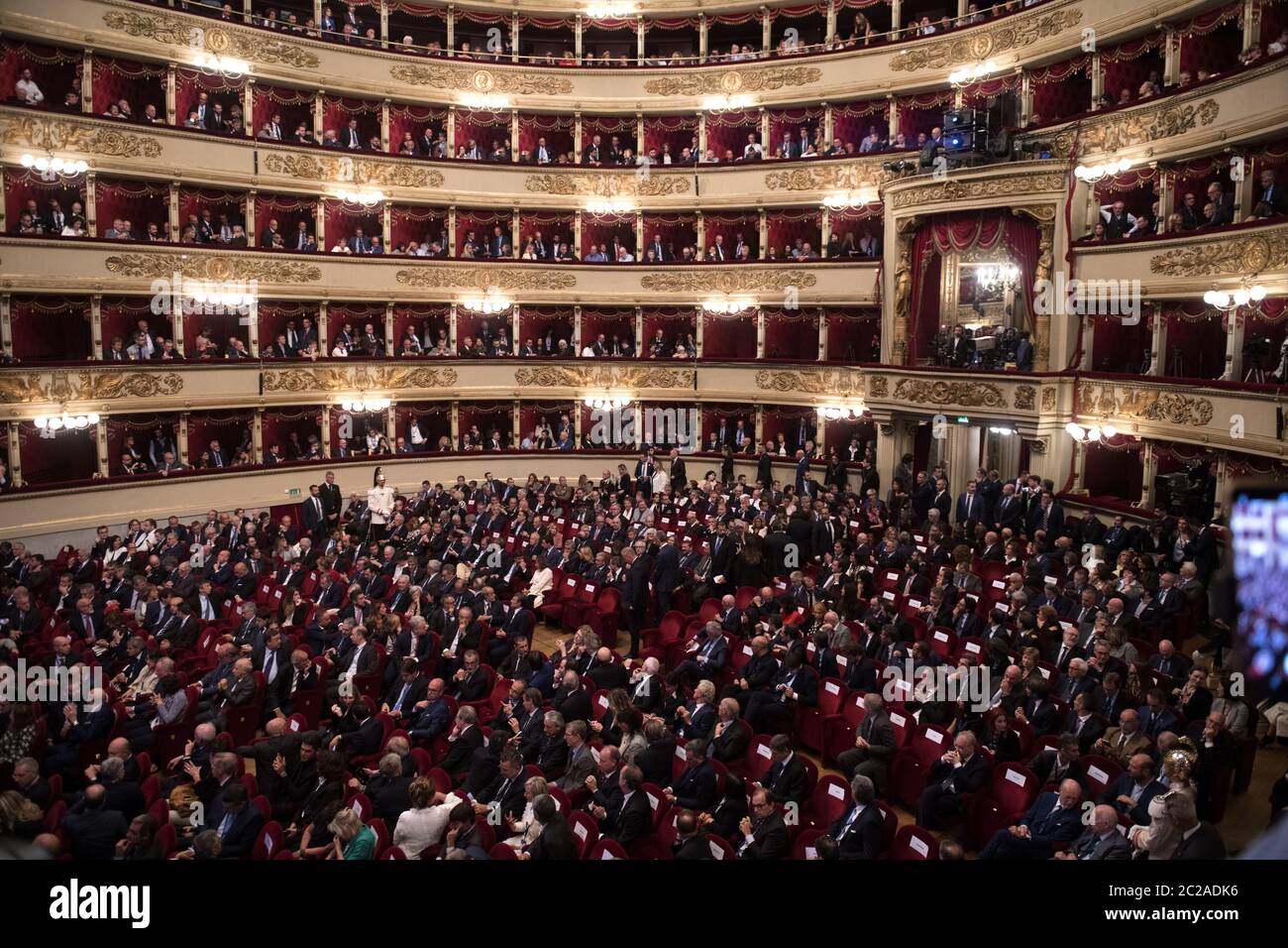 La scala milan interior hi-res stock photography and images - Alamy