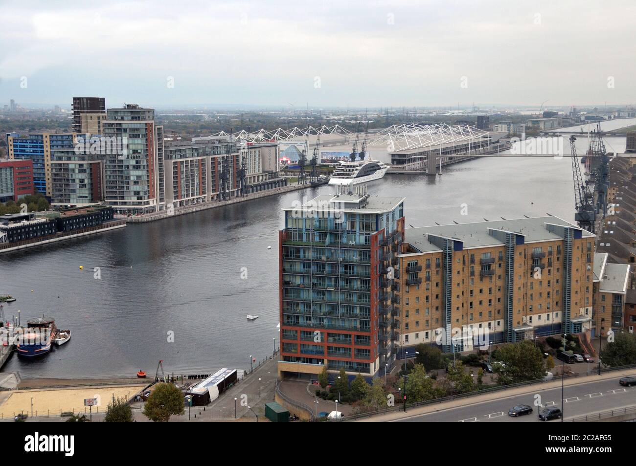 River thames landscape hi-res stock photography and images - Alamy