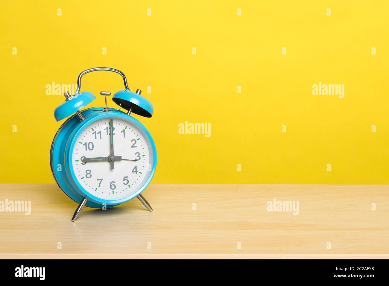 Nine o clock hi-res stock photography and images - Alamy