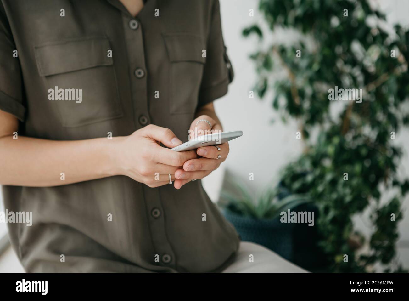 Girl using mobile device browsing hi-res stock photography and images ...