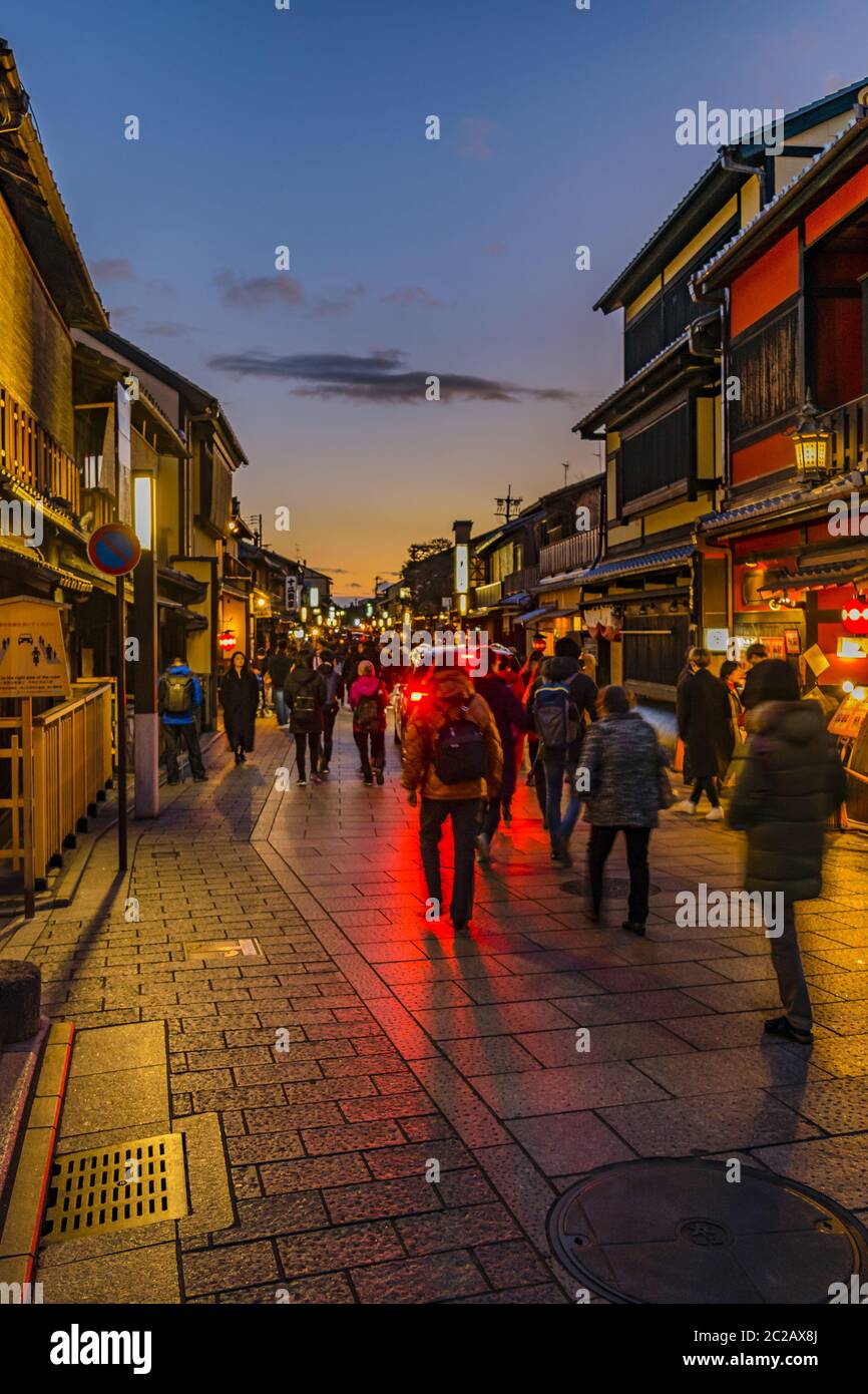 Japan kyoto higashiyama street scene hi-res stock photography and ...