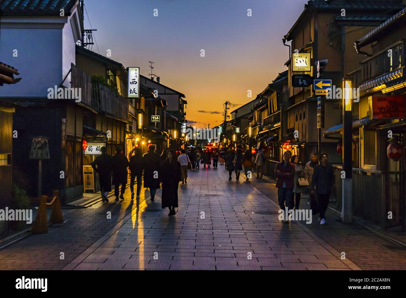 Urban scene kyoto hi-res stock photography and images - Alamy