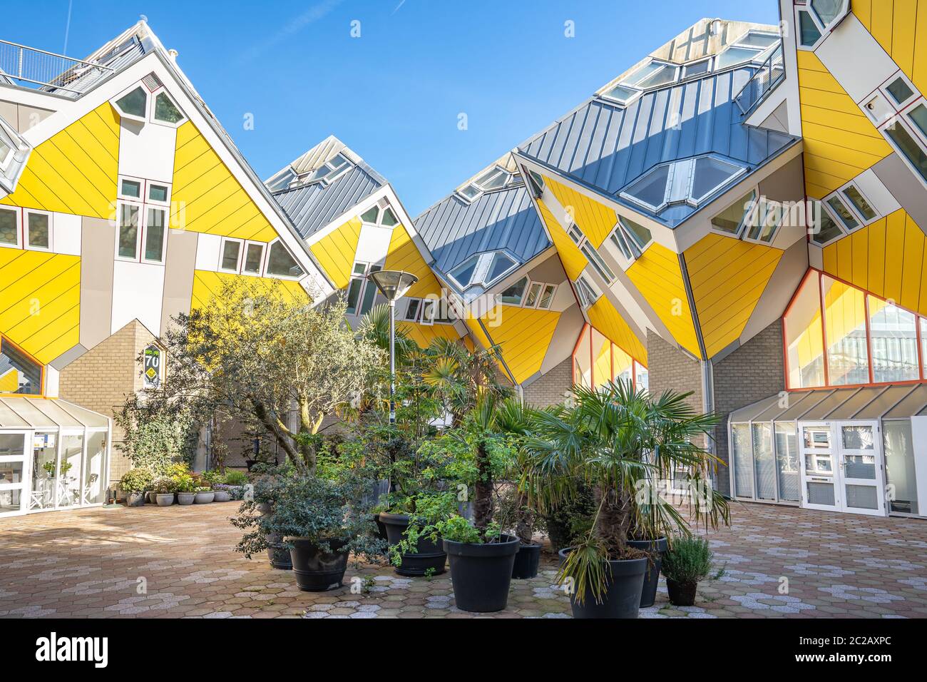 Cube house hi-res stock photography and images - Alamy