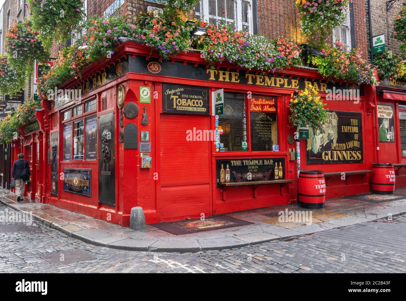 Traditional irish building hi-res stock photography and images - Alamy
