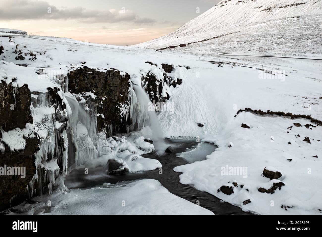 Front view waterfall hi-res stock photography and images - Alamy