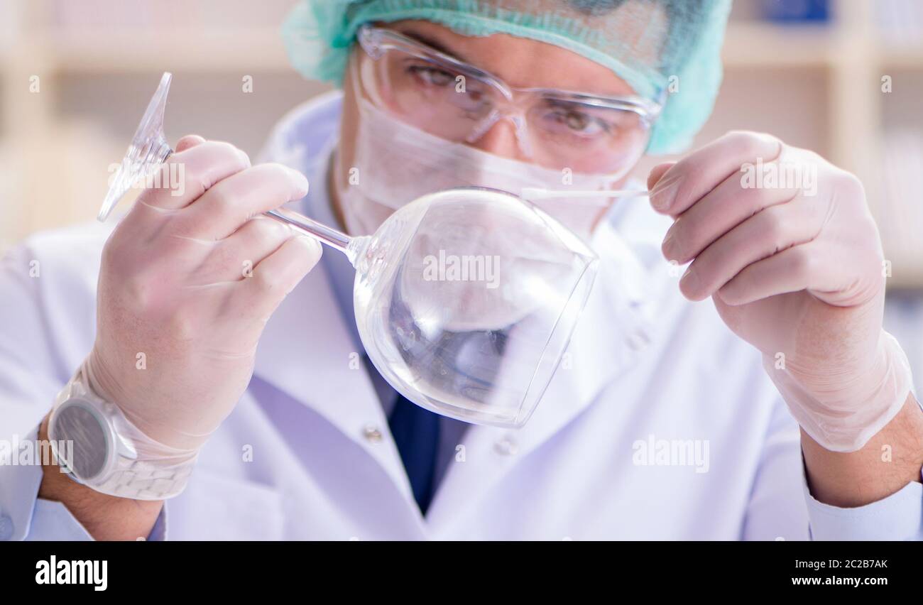 Forensic scientist analysing dna hi-res stock photography and images ...