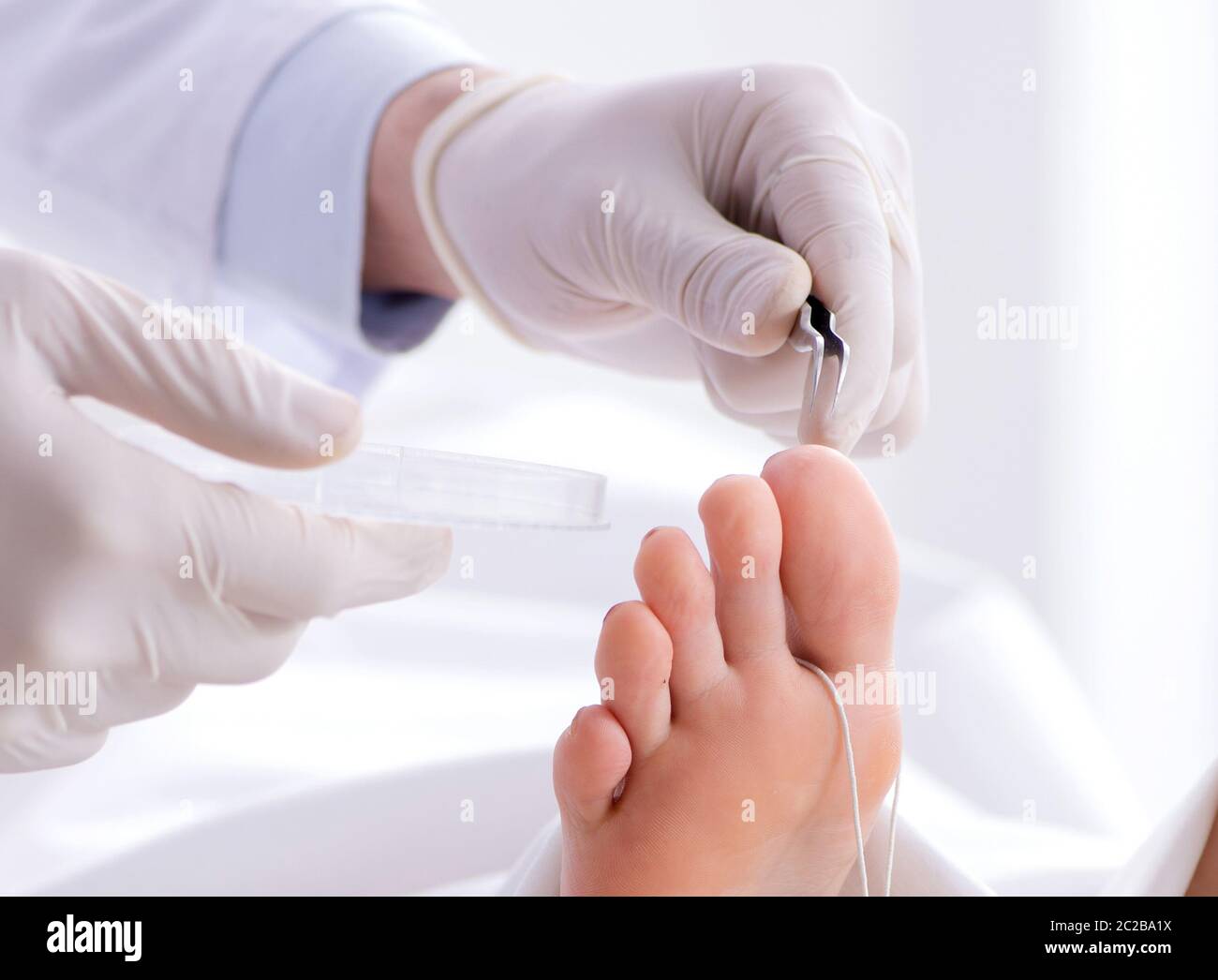 Police coroner examining dead body corpse in morgue Stock Photo - Alamy