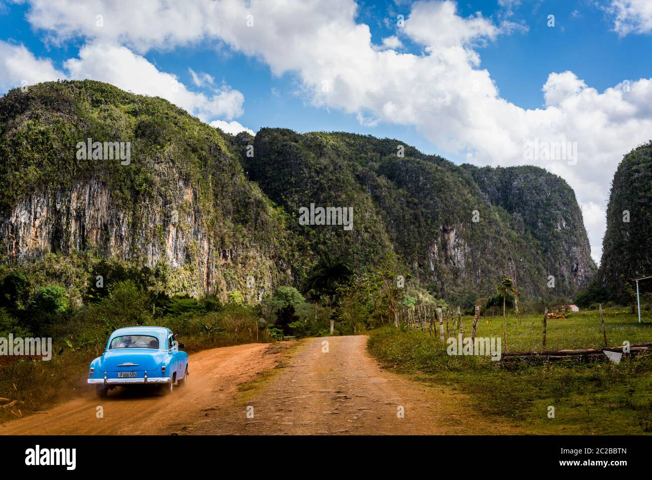 Cuba scenery car hi-res stock photography and images - Alamy
