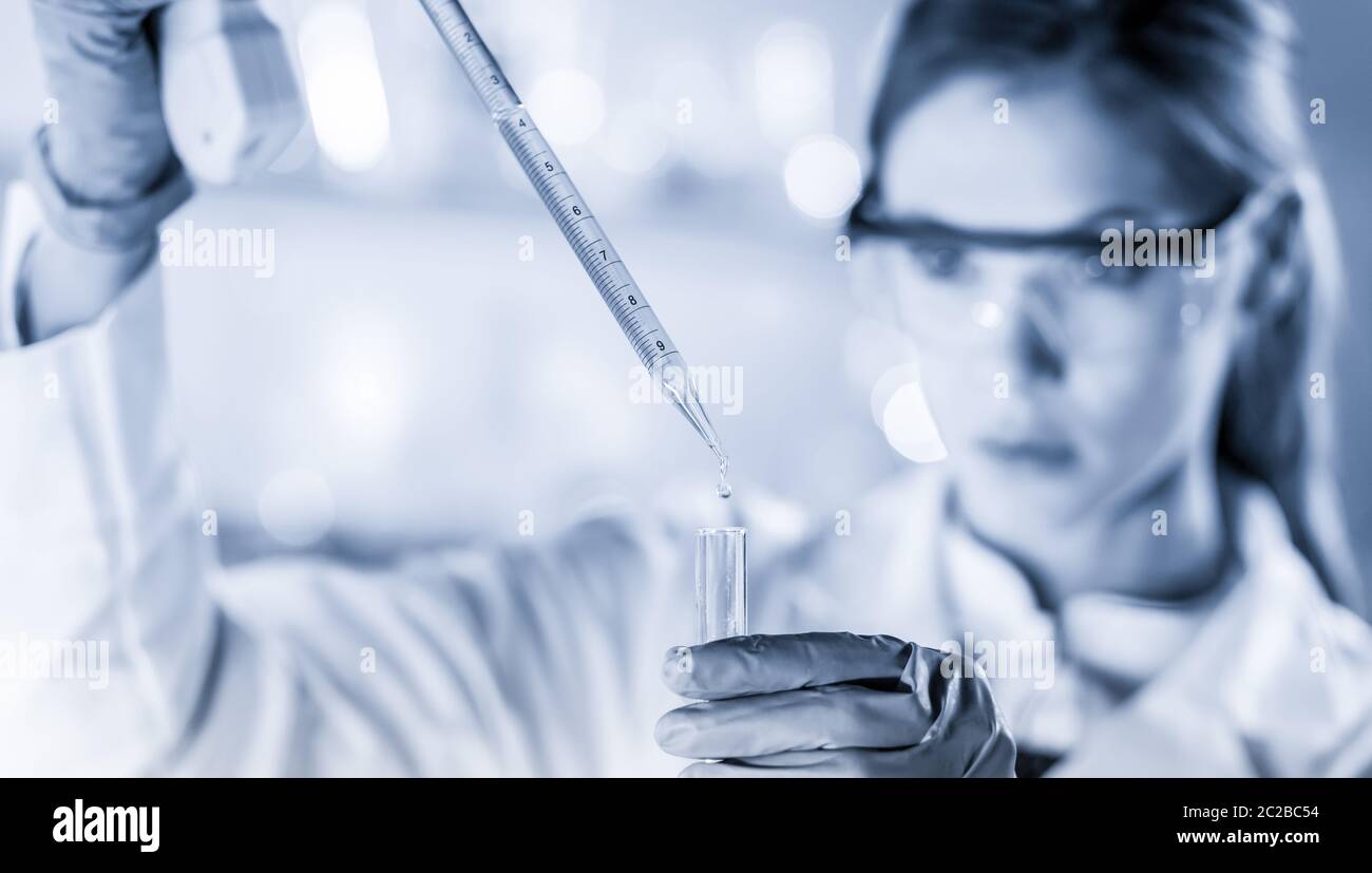 Scientist pipetting cuvette hi-res stock photography and images - Alamy