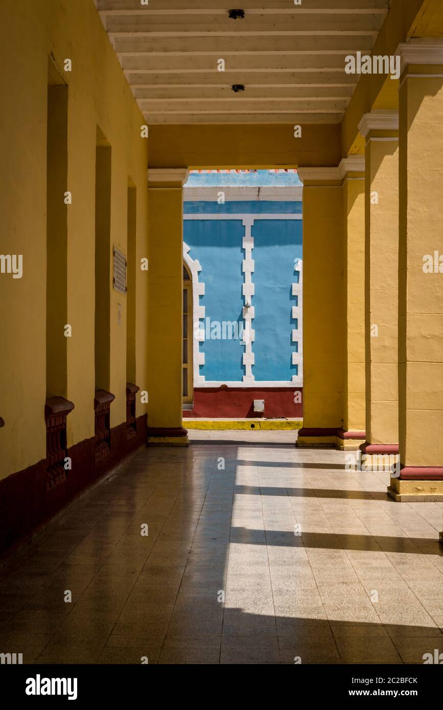 Empty arcade hi-res stock photography and images - Alamy