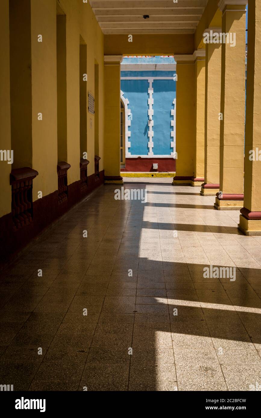 Empty arcade hi-res stock photography and images - Alamy