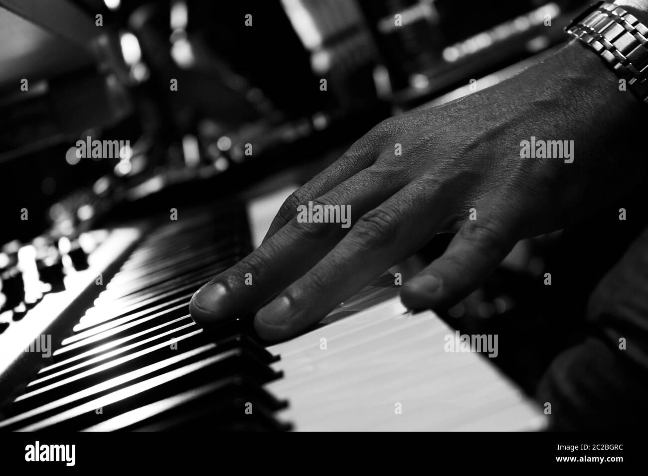 Hand keyboards piano Black and White Stock Photos & Images - Alamy