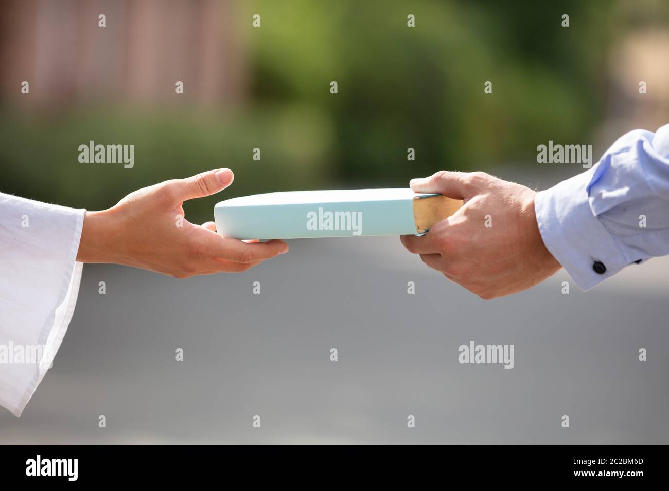 Handing woman books hi-res stock photography and images - Alamy
