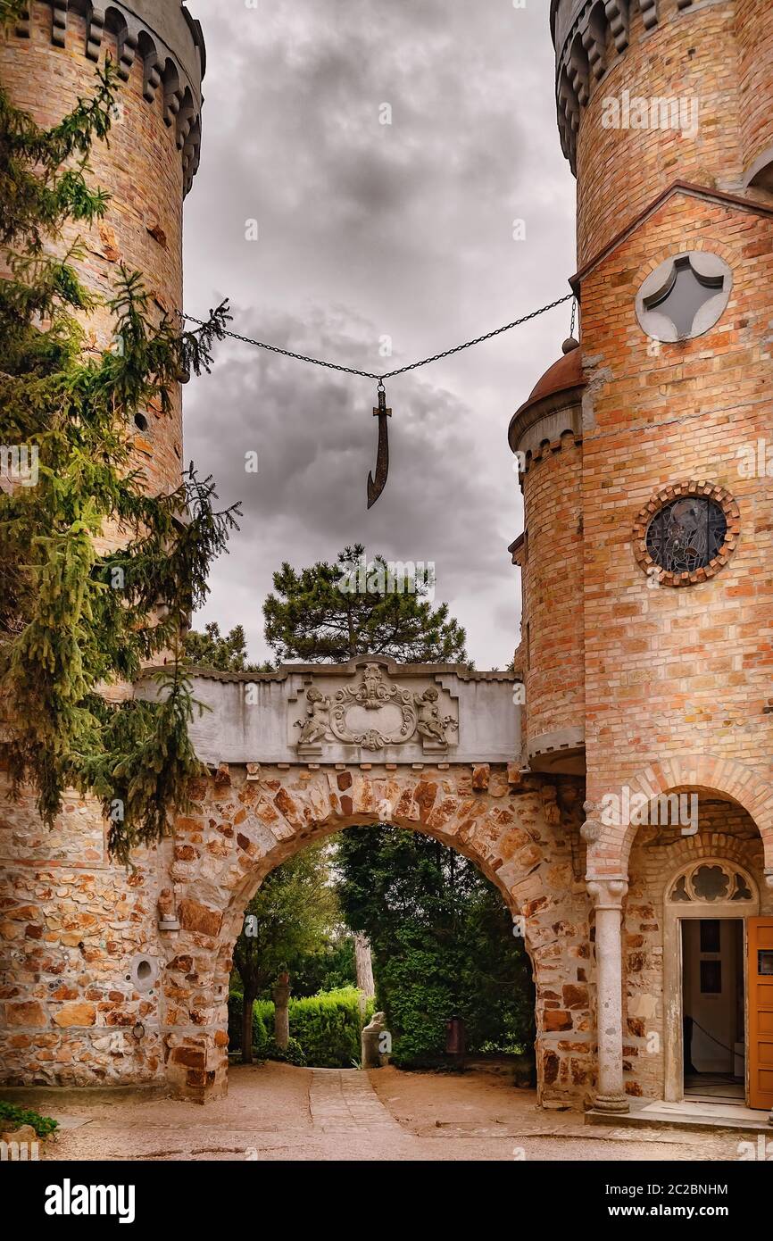 Inside castle hi-res stock photography and images - Alamy