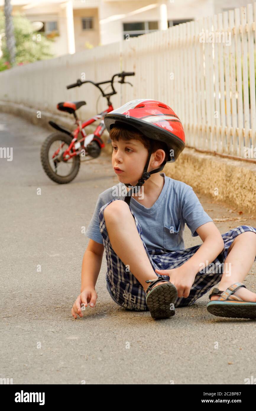 Child falling bicycle hi-res stock photography and images - Alamy