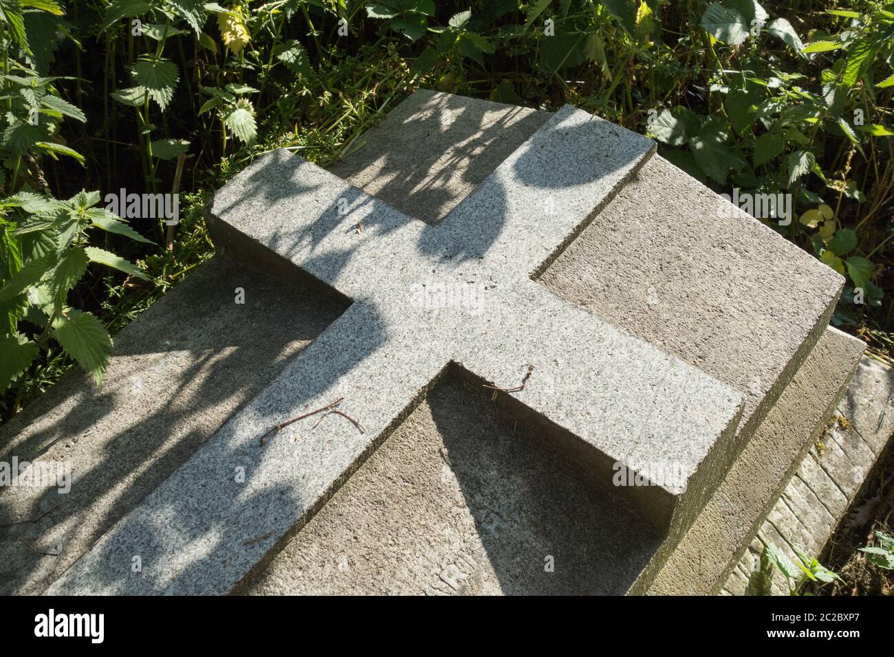 Christian graveyard hi-res stock photography and images - Alamy