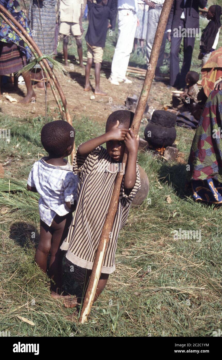Tutsi refugees 1994 hi-res stock photography and images - Alamy