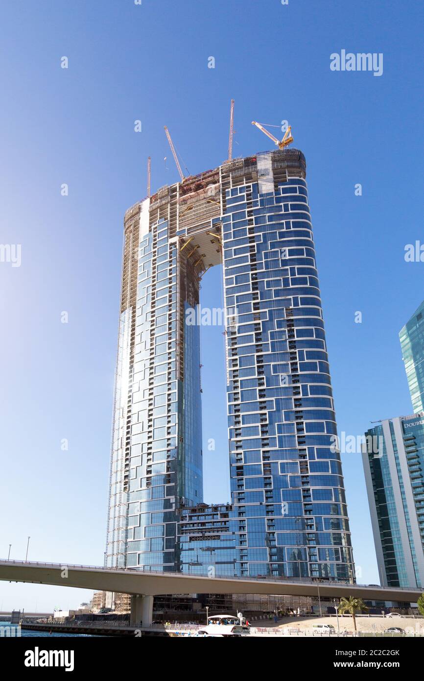 Dubai, United Arab Emirates 03 03 2020: building a skyscraper ...