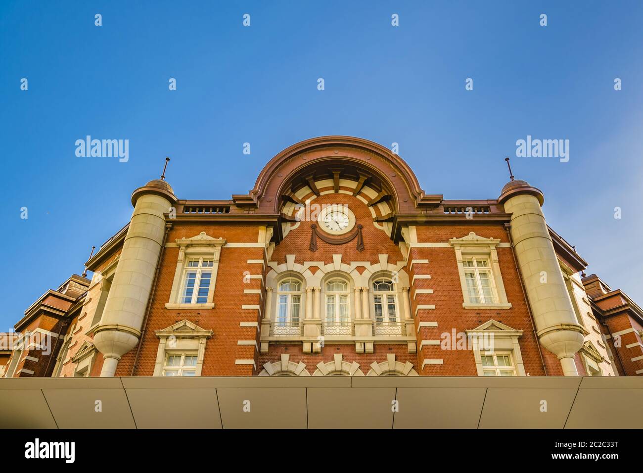 Tokyo train station marunouchi exterior hi-res stock photography and ...