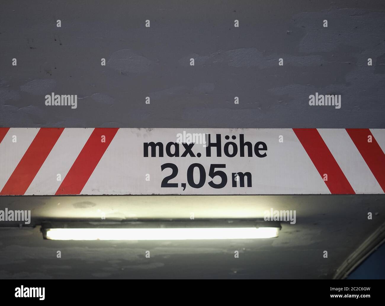 max Hoehe (meaning Max height) sign in German car park Stock Photo - Alamy