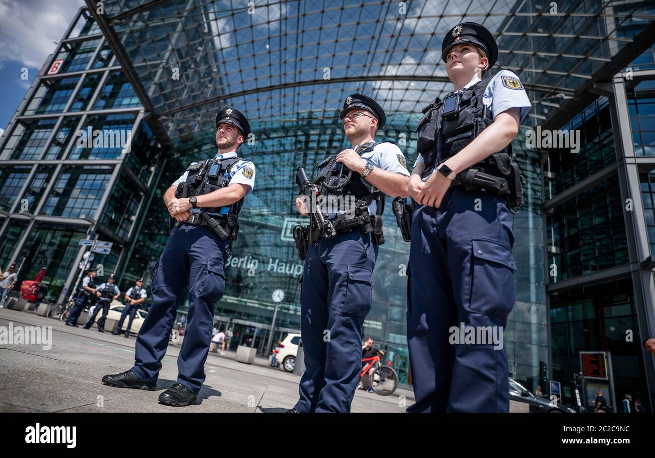 17 June 2020, Berlin: Officers of the Federal Police Station in Berlin ...