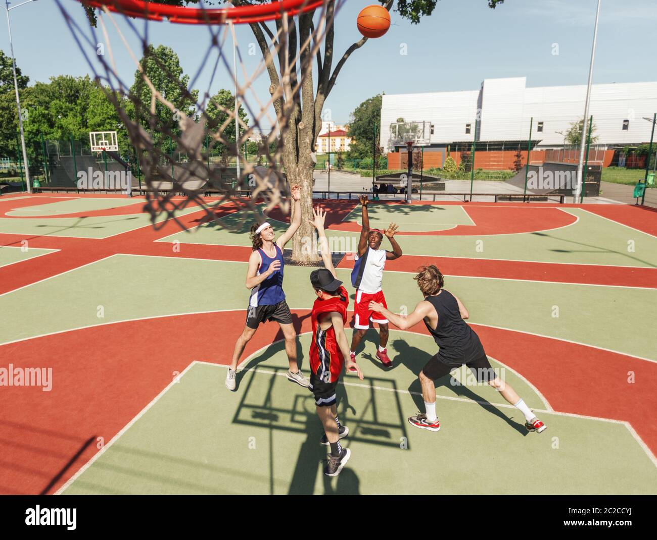 Group of people basketball player hi-res stock photography and images ...