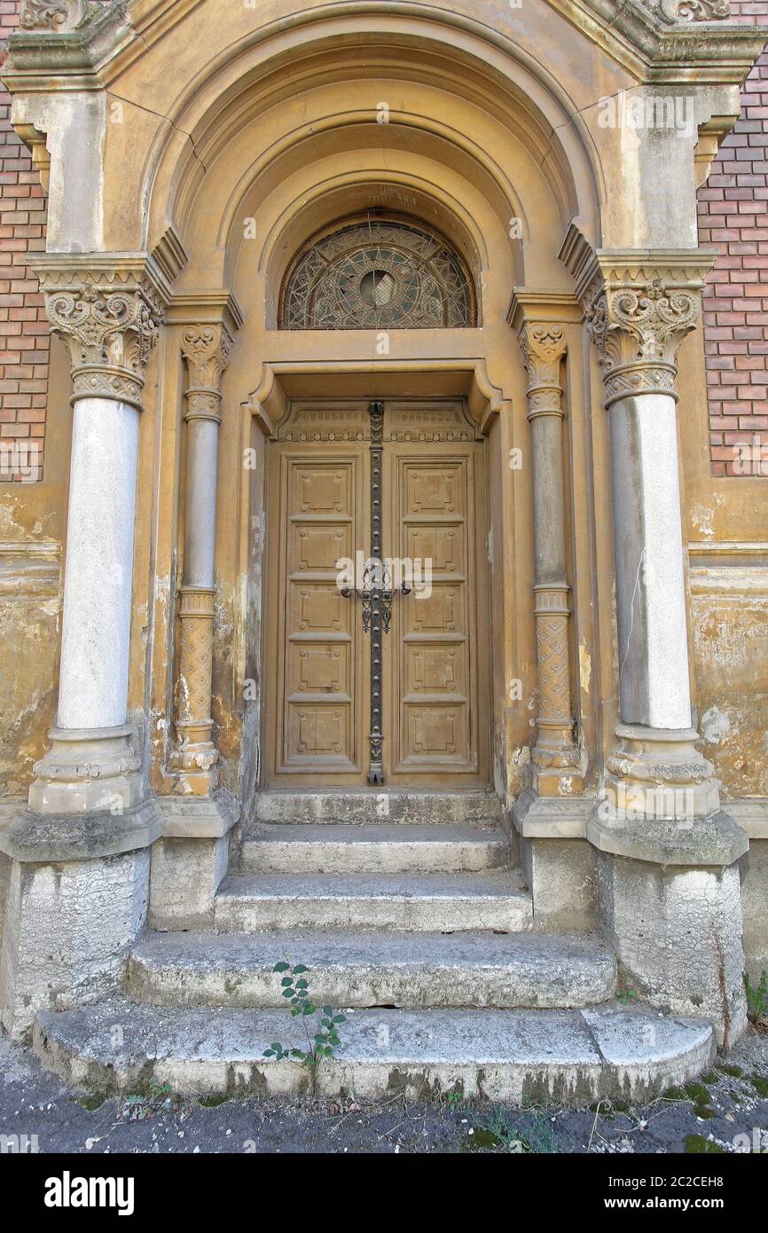 Wooden Door With Arch at Synagogue in Timisoara Romania Stock Photo - Alamy
