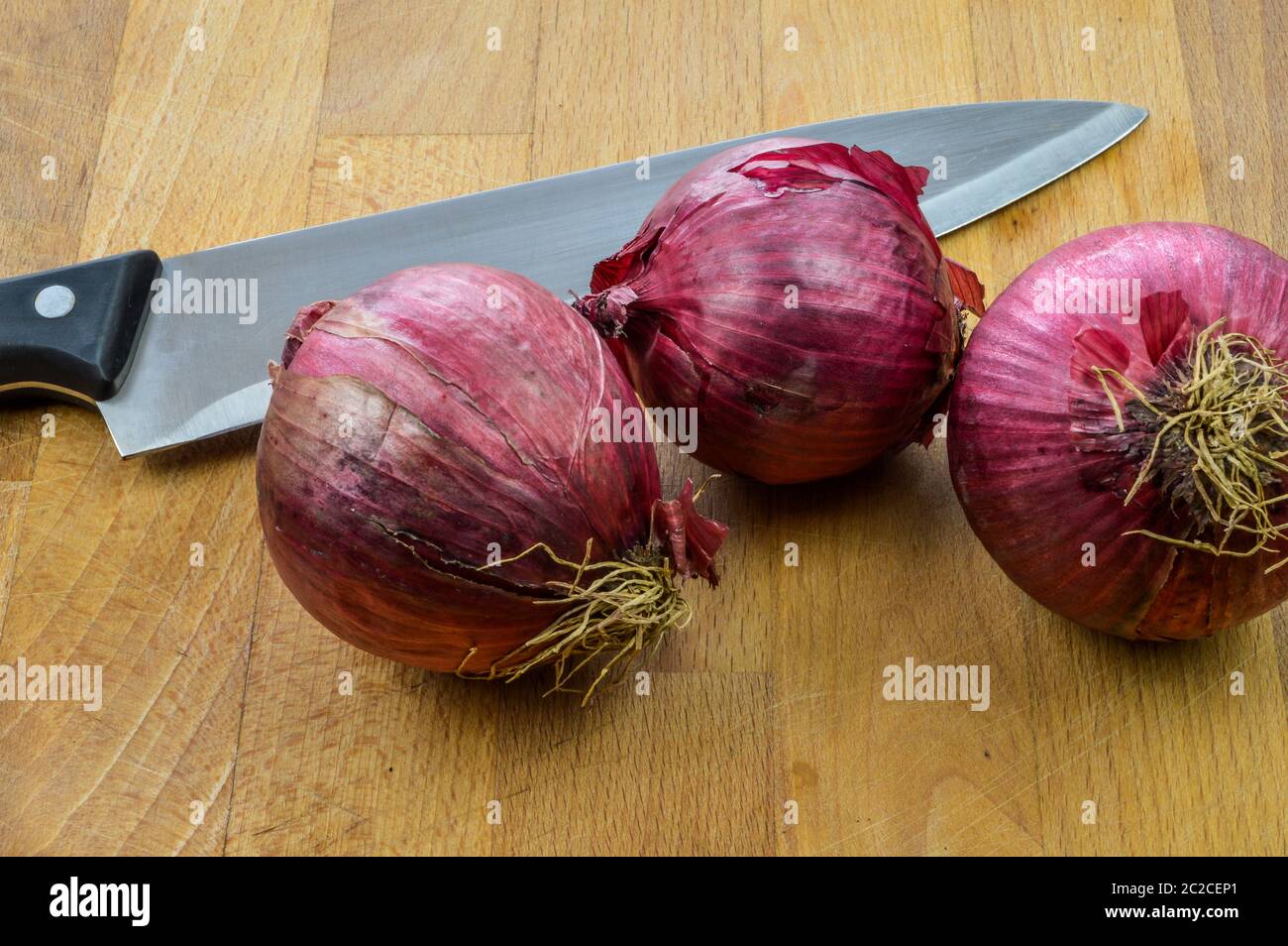 Peeling red onion hi-res stock photography and images - Alamy