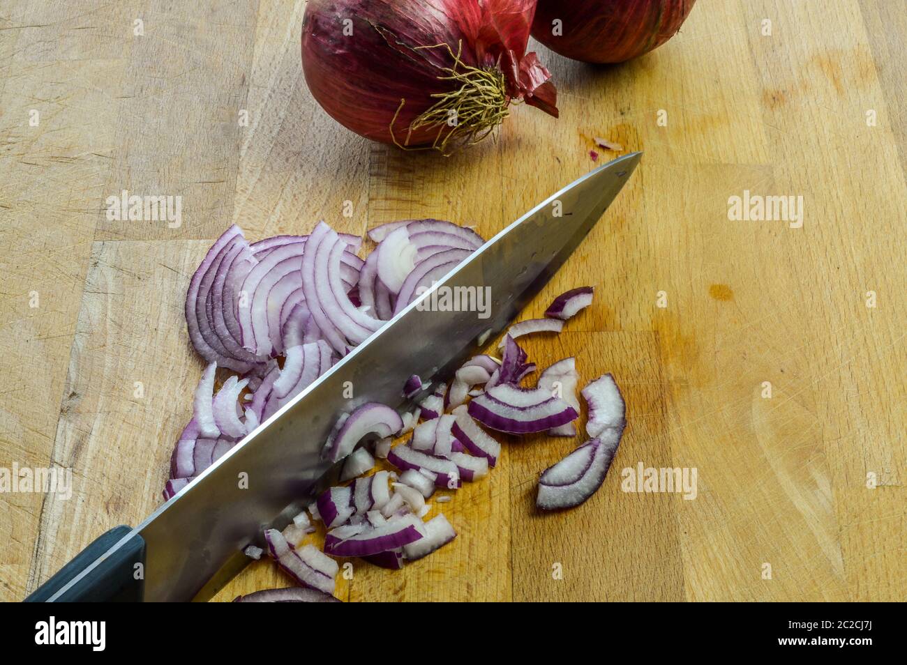 Onion peeling layers hi-res stock photography and images - Alamy