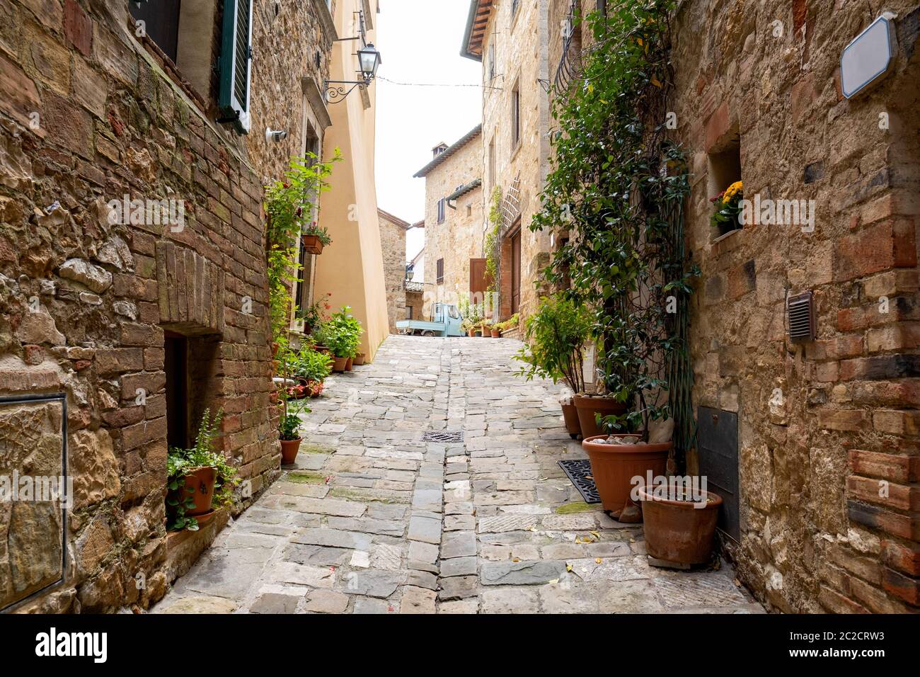 STREETS OF A SMALL ITALIAN TOWN, tuscany Stock Photo - Alamy
