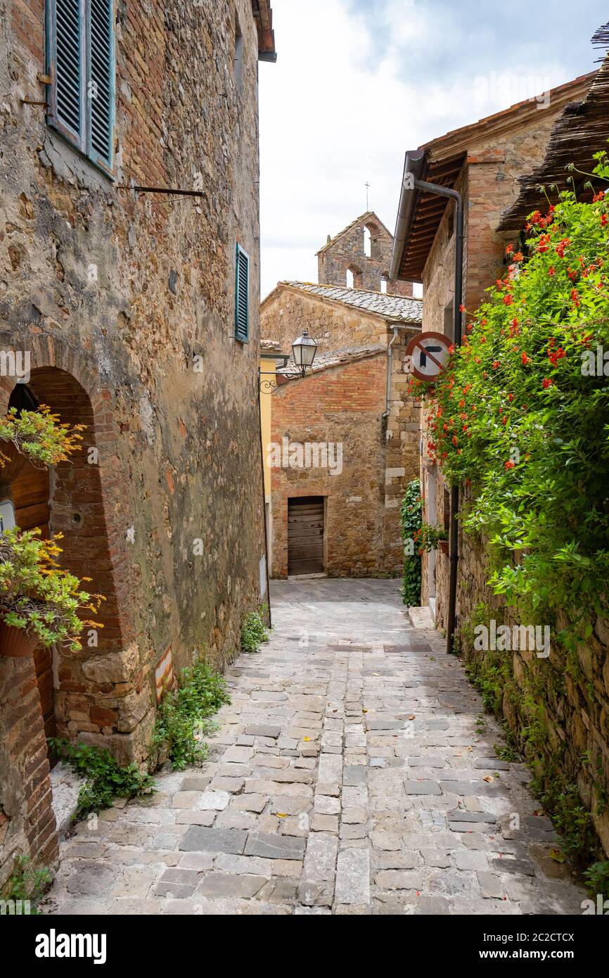 STREETS OF A SMALL ITALIAN TOWN, tuscany Stock Photo - Alamy