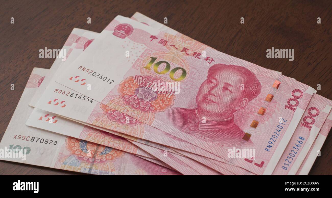 Counting on Chinese RMB banknote Stock Photo - Alamy