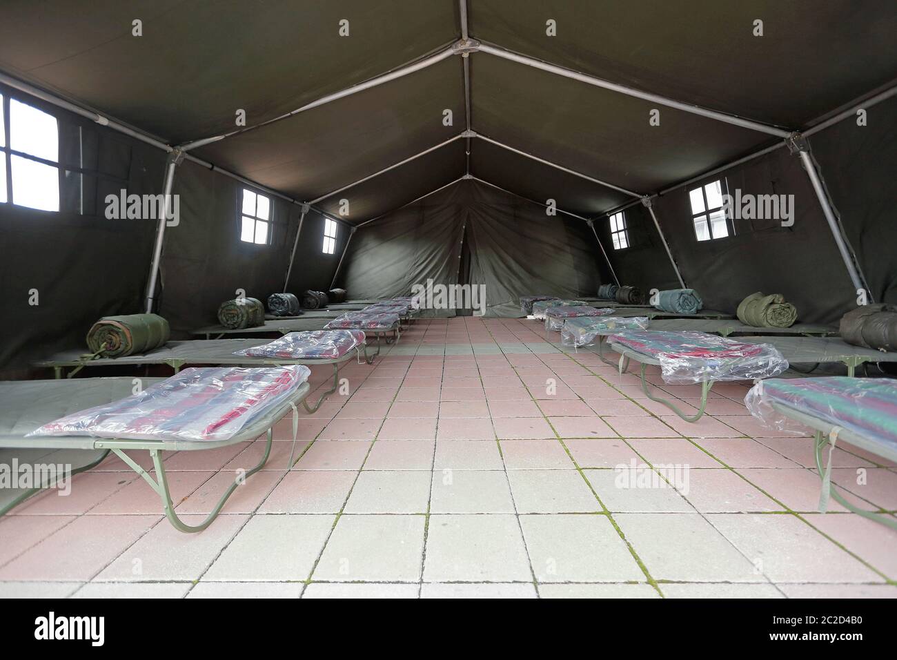 Disaster shelter beds hi-res stock photography and images - Alamy