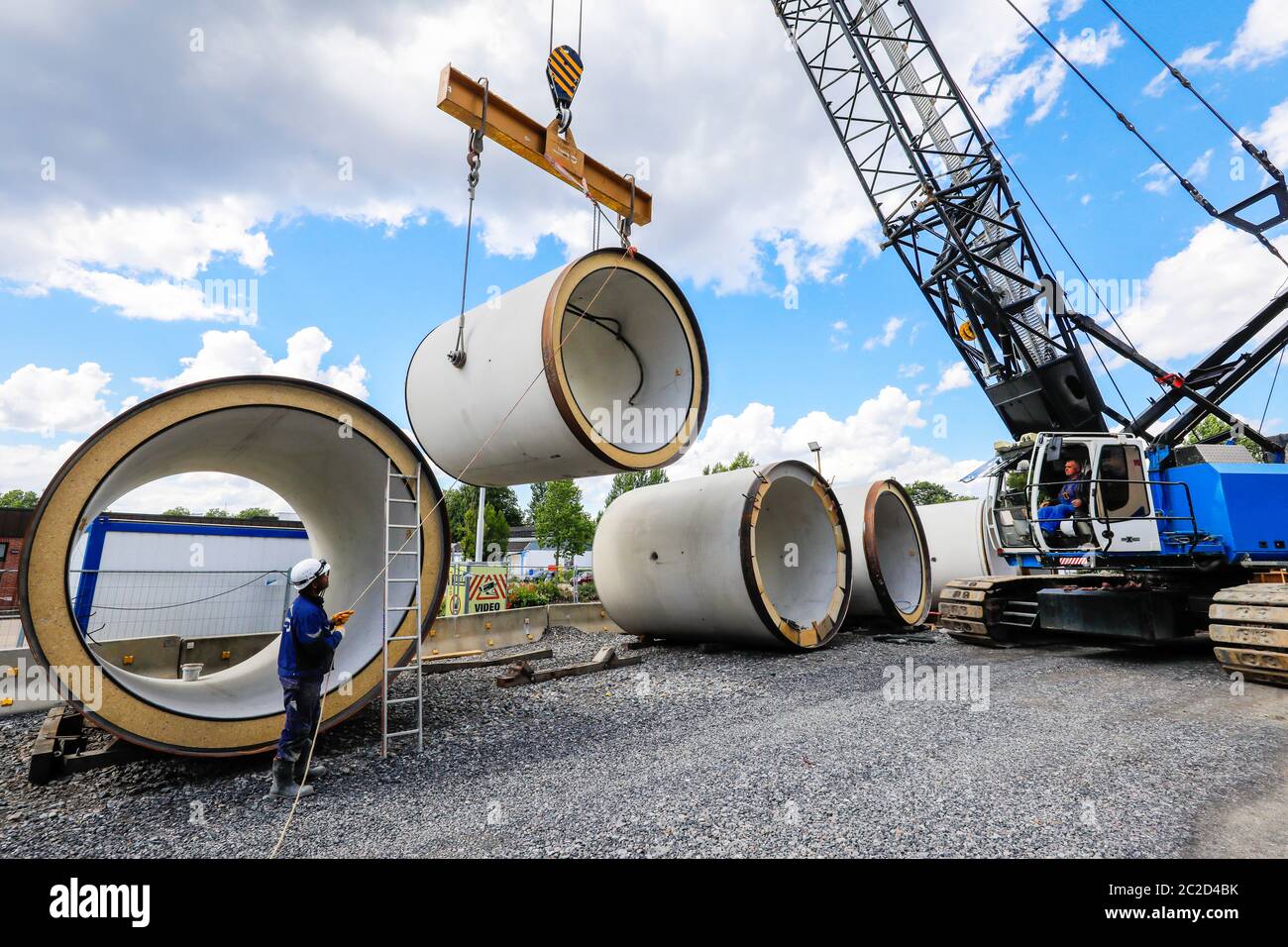 Crane lifting pipes hi-res stock photography and images - Alamy