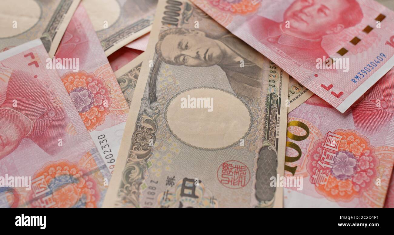 Chinese RMB and Japanese Yen banknote Stock Photo - Alamy