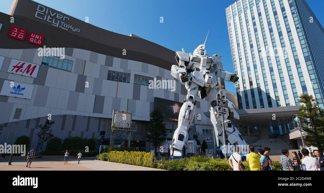 Tokyo, Japan 30 June 2019: Unicorn Gundam statue in Odaiba Stock Photo ...