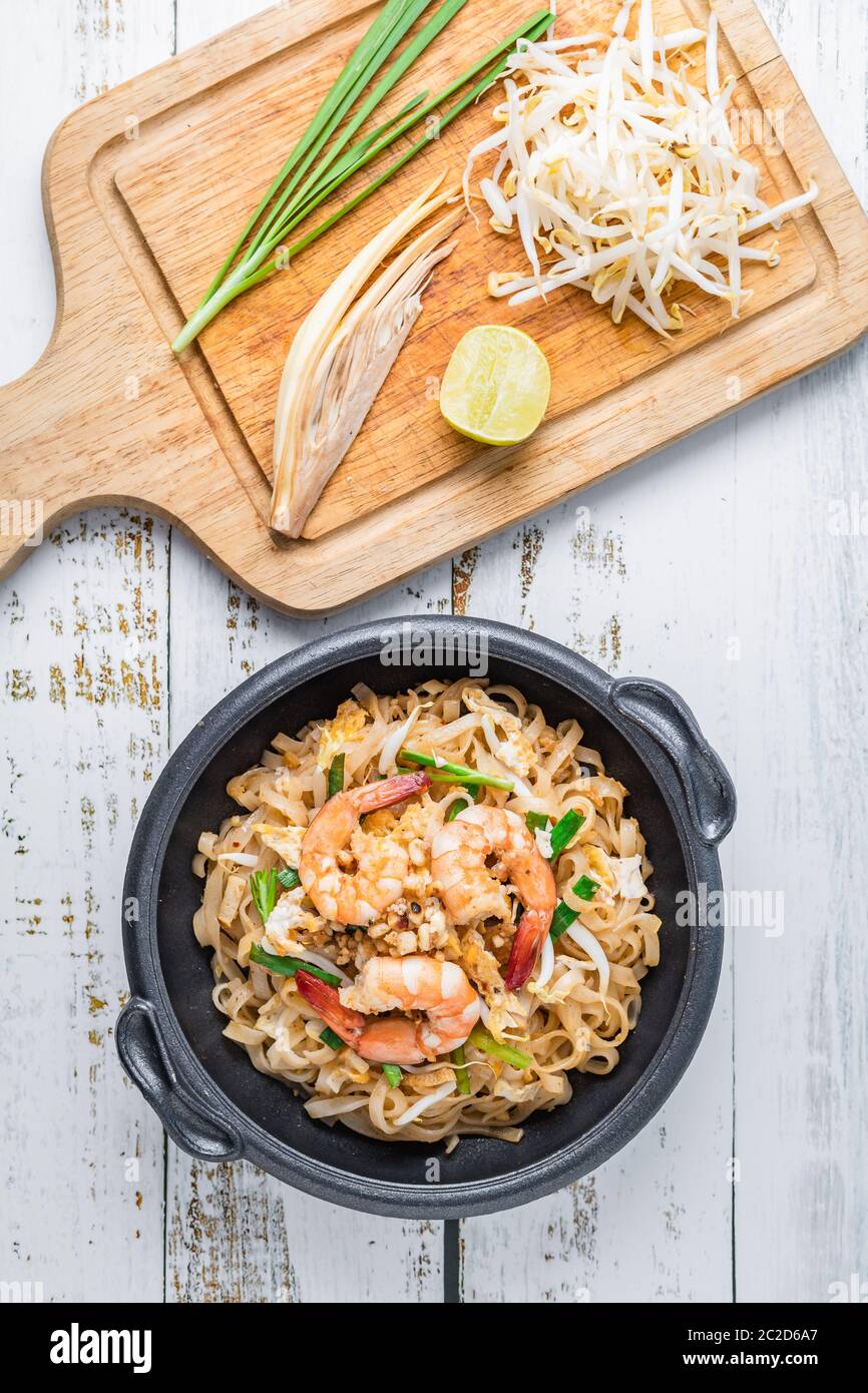 Plate of thai pad with chopsticks hi-res stock photography and images ...
