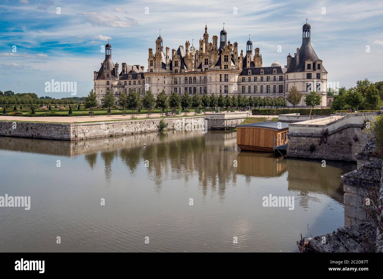 Moat around building hi-res stock photography and images - Alamy