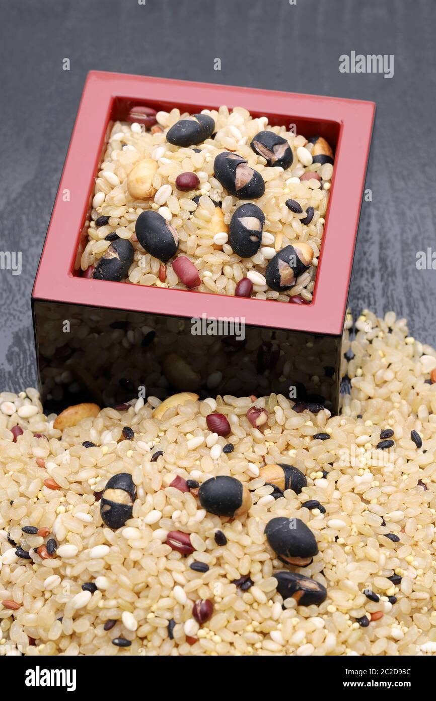 Raw rice hi-res stock photography and images - Alamy