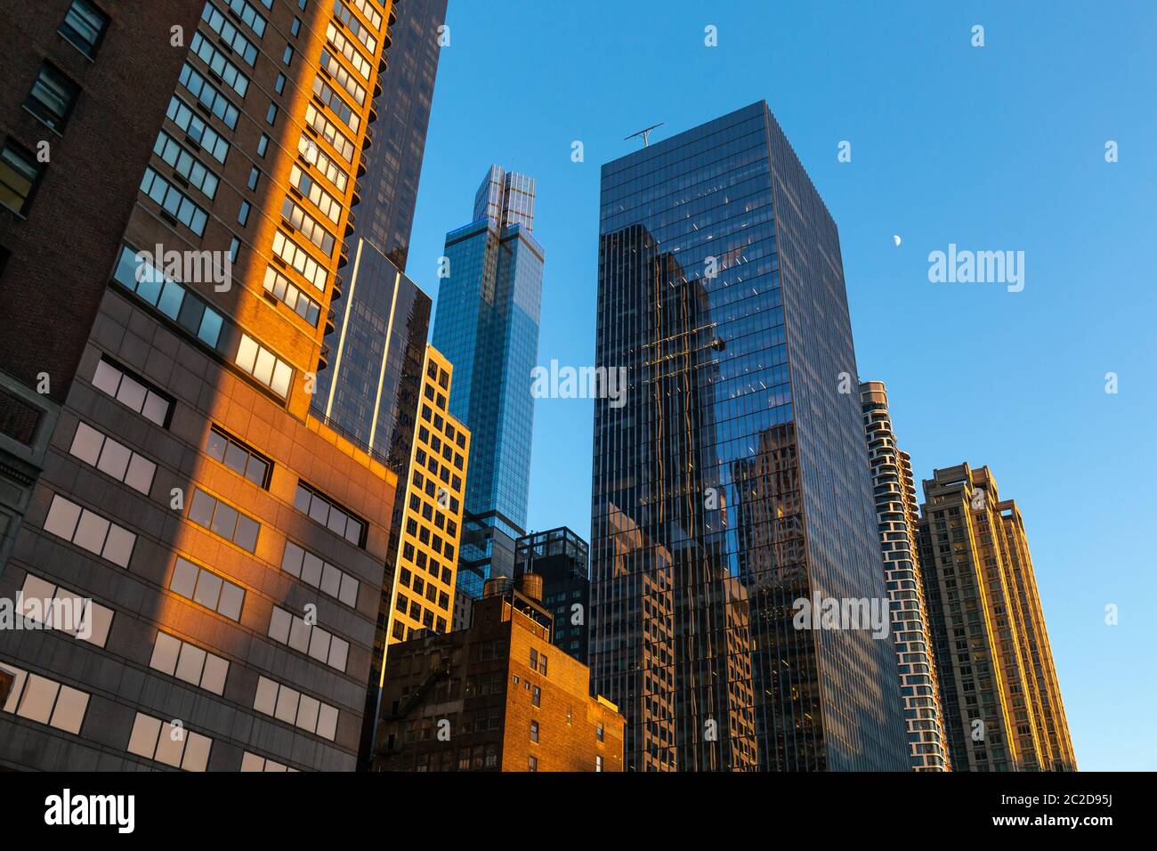 City life in 2018 hi-res stock photography and images - Alamy